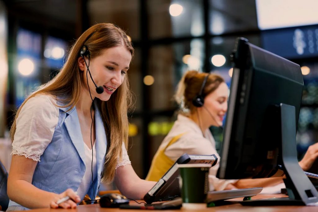 What Are The 3 Most Difficult Things About Working In A Call Center | FlashMob Computing